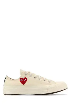 Play Comme Des Garcon Canvas Low-top Sneaker With Iconic Heart Graphic - White