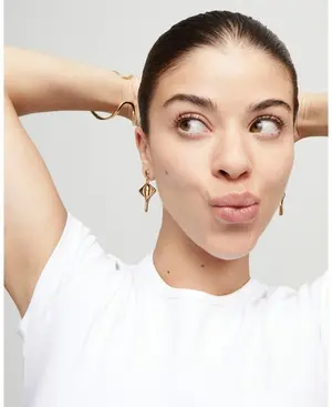 UNODE50 Short Earrings With Plating And Manta Ray Shape