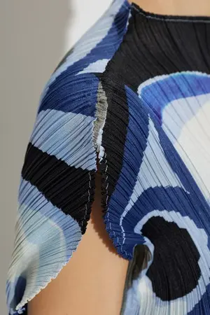 Issey Miyake Sleeveless Abstract Print Pleated Dress