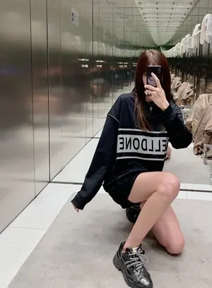 We11Done Logo Printed Crewneck Sweatshirt
