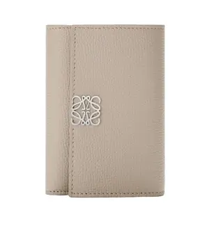 Loewe Anagram Small Vertical Wallet In Pebble Grained Calfskin - Clay
