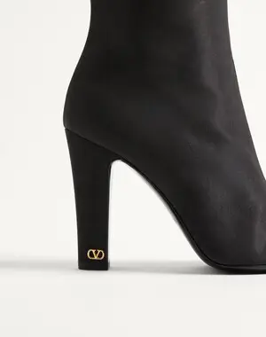 Valentino Garavani Hotty Shantung Feather Boots