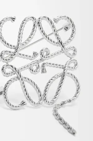 Loewe Broche Anagram
