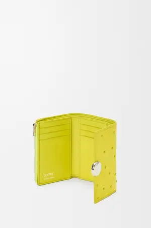 Loewe Pebble Small Vertical Wallet In Ostrich