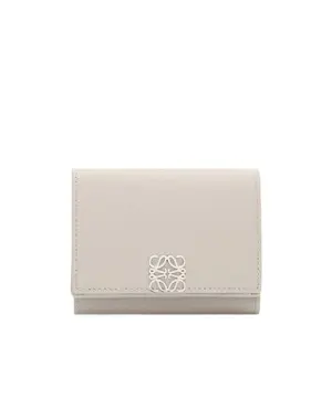 Loewe Anagram Trifold Wallet In Pebble Grained Calfskin - Light Ghost