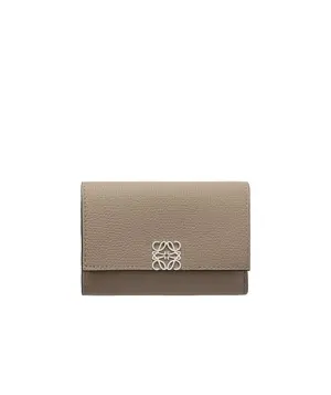 Loewe Anagram Small Vertical Wallet In Pebble Grained Calfskin - Sand