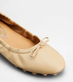 TOD'S Gommino Bow-detailed Ballerinas - Nude