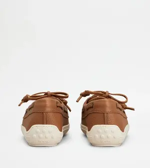 TOD'S Round Toe Loafers