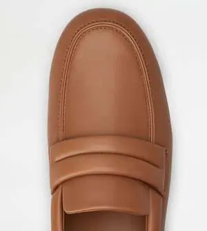 TOD'S Round Toe Slip-on Loafers With Color-blocked Sole