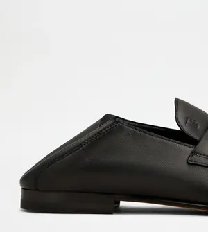 TOD'S Round-toe Loafers