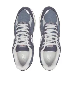 NEW BALANCE 2002r Lace-up Sneakers