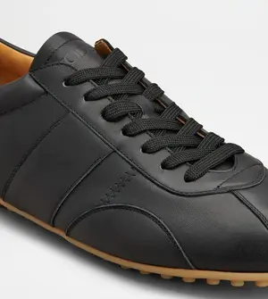TOD'S Lace-up Round Toe Low-top Sneakers