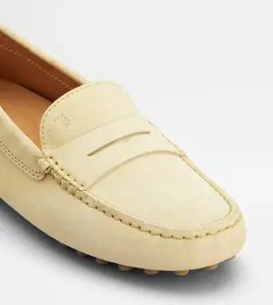 TOD'S Round Toe Slip-on Loafers