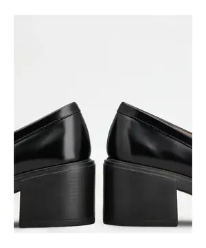 TOD'S Leather Loafers With Chain Detail