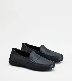 TOD'S Round Toe Loafers