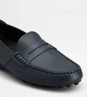 TOD'S Round Toe Loafers