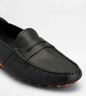 TOD'S Round-toe Loafers