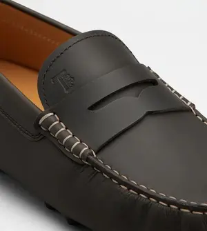 TOD'S Round-toe Loafers