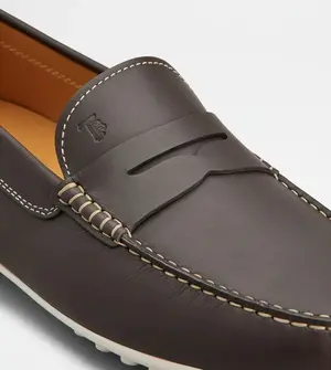 TOD'S Round Toe Slip-on Loafers - Brown