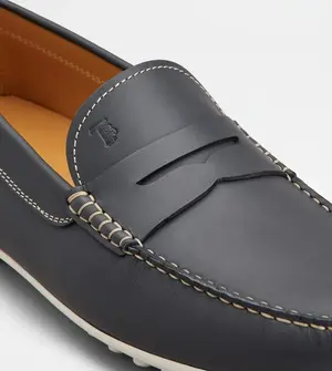 TOD'S Round-toe Loafers With Embossed Logo