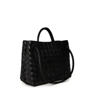 Bottega Veneta Woven Leather Shoulder Bag With Knot Detail - Black