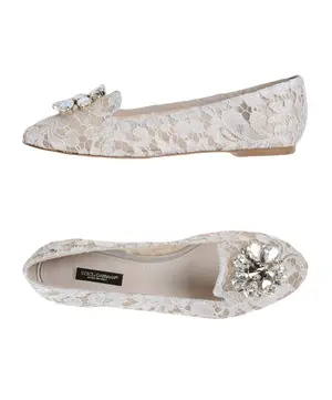 Dolce & Gabbana Round Toe Loafers With Embellishment - Nude