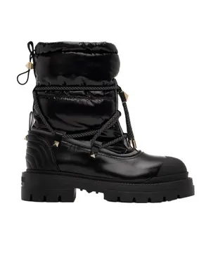 Valentino Garavani Rockstud Round Toe Lace-up Boots