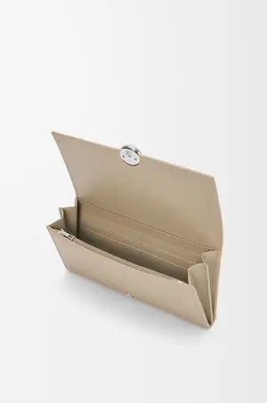 Loewe Pebble Continental Wallet In Mini Grain Calfskin - Clay