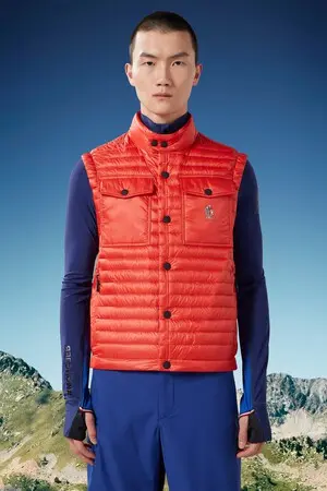 Moncler Ollon Down Gilet - Red