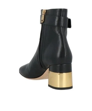 Chloé Minimalist Round-toe Ankle Boots