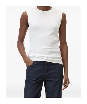 Closed Crew-neck Sleeveless Top