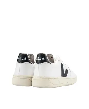 VEJA Low-top Lace-up Sneakers - White