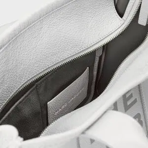Marc Jacobs Stylish And Versatile Tote Bag