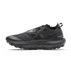 Satisfy Running Sneakers