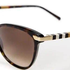Burberry Round Frame Sunglasses With Tortoiseshell Pattern