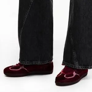 ALOHAS Round-toe Sneakers - Black