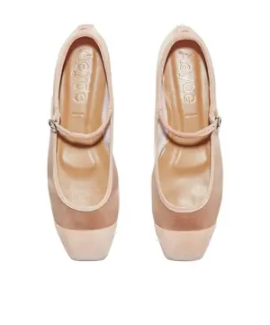 AeydĒ Pointed Mary Jane Flats