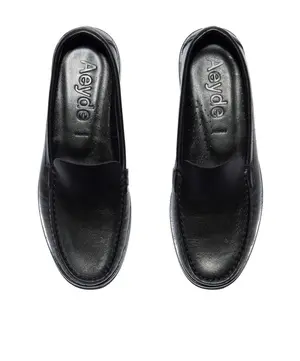 AeydĒ Glossy Slip-on Loafers