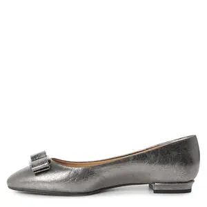 FERRAGAMO Metallic Crackled Leather Flat Ballet Shoe With Bow Detail - Gray