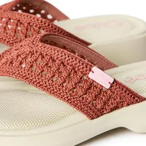 Chloé Solid Color Minimalist Flat Sandals