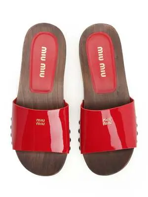 Miu Miu Patent Leather Clogs With Gold Logo - Red