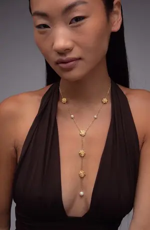YOJ Long Lariat Necklace With Rose Motifs And Pearls