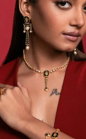AMRAPALI 18k Yellow Gold Onyx And Pearl Chandelier Earrings