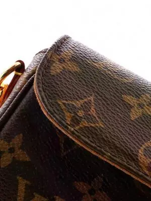 LOUIS VUITTON Ivy Wallet On Chain Monogram Canvas Shoulder Bag