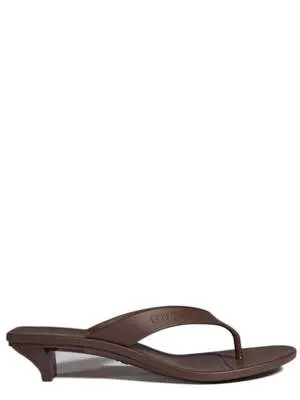 Gucci Rubber Embossed Logo Kitten Heel Thong Sandals - Marrone