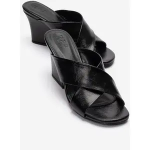 PROLOGUE SHOES Yavin Cross Strap Wedge Sandal - Black
