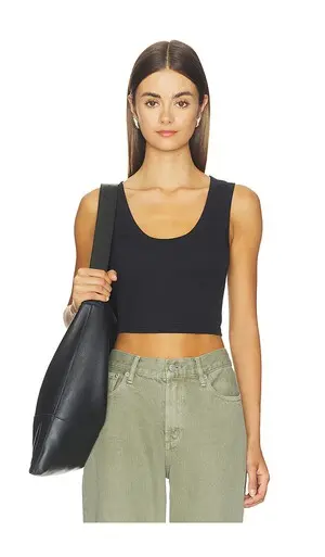 FAVORITE DAUGHTER The Cutting It Close Crop Tank - Black