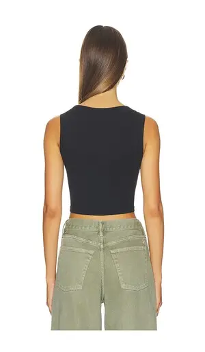 FAVORITE DAUGHTER The Cutting It Close Crop Tank
