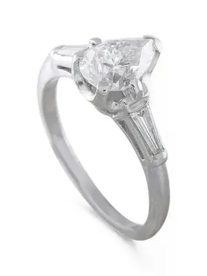 LB EXCLUSIVE Solitaire Diamond Ring