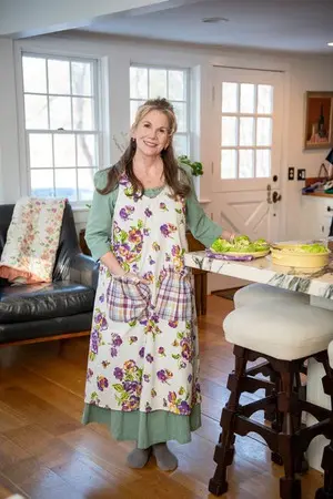 MODERN PRAIRIE Pansies Farmhouse Apron